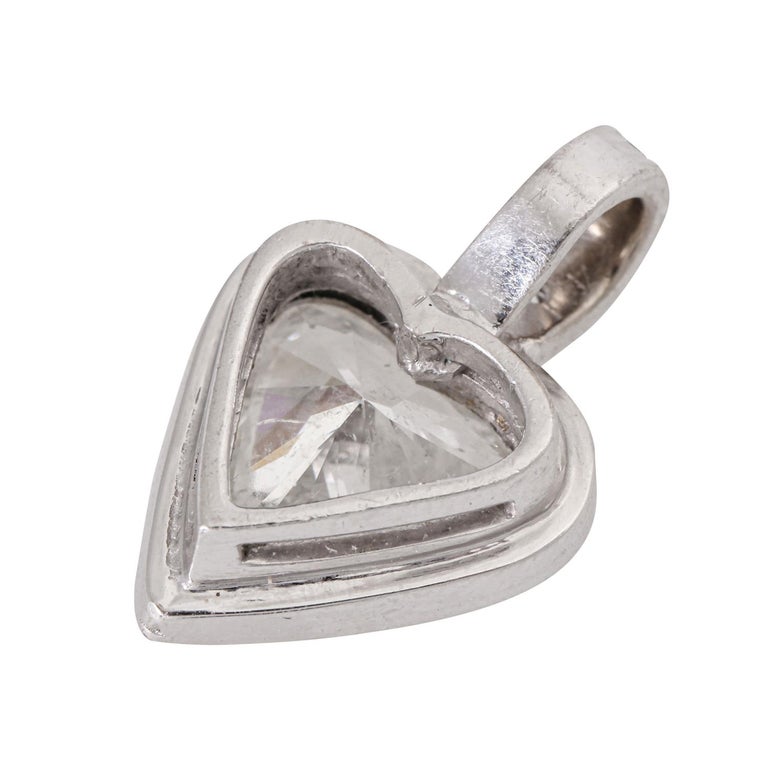 Pendant with Heart -Shaped Diamonds For Sale at 1stDibs