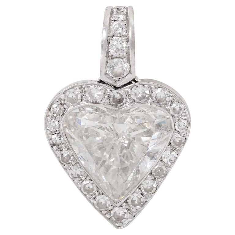 Pendant with Heart -Shaped Diamonds For Sale at 1stDibs