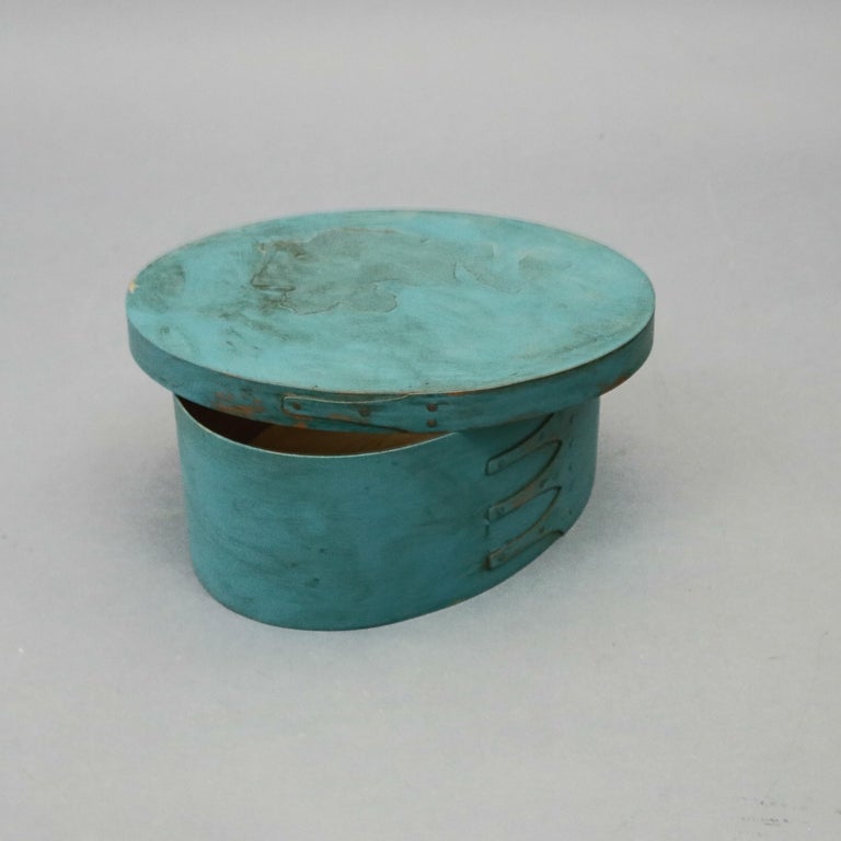 Pennsylvania Dutch Shaker Four-Finger Lidded Box, 20th Century at 1stDibs