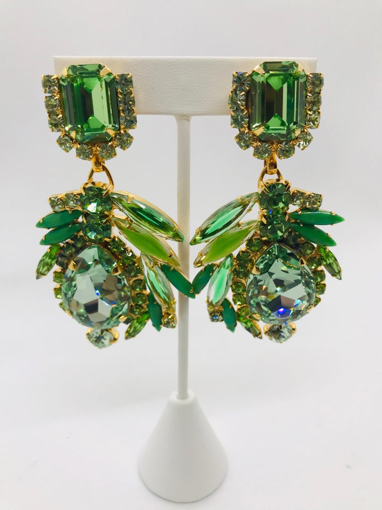 Peridot and Chrysolite Austrian Crystal Pendant Drop Earrings For Sale ...