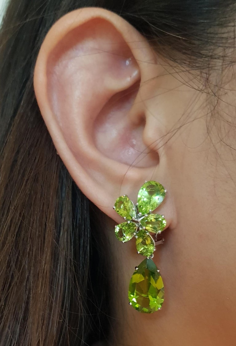 Peridot Earrings Set in 18 Karat White Gold Settings For Sale at 1stDibs