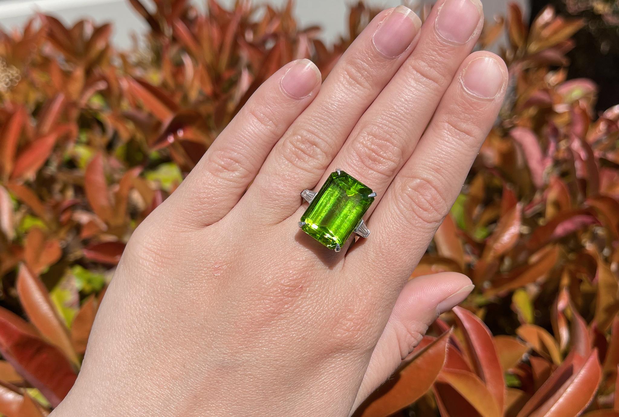 Peridot Ring 22 Carats with Two Tapered Baguette Diamonds Platinum For ...
