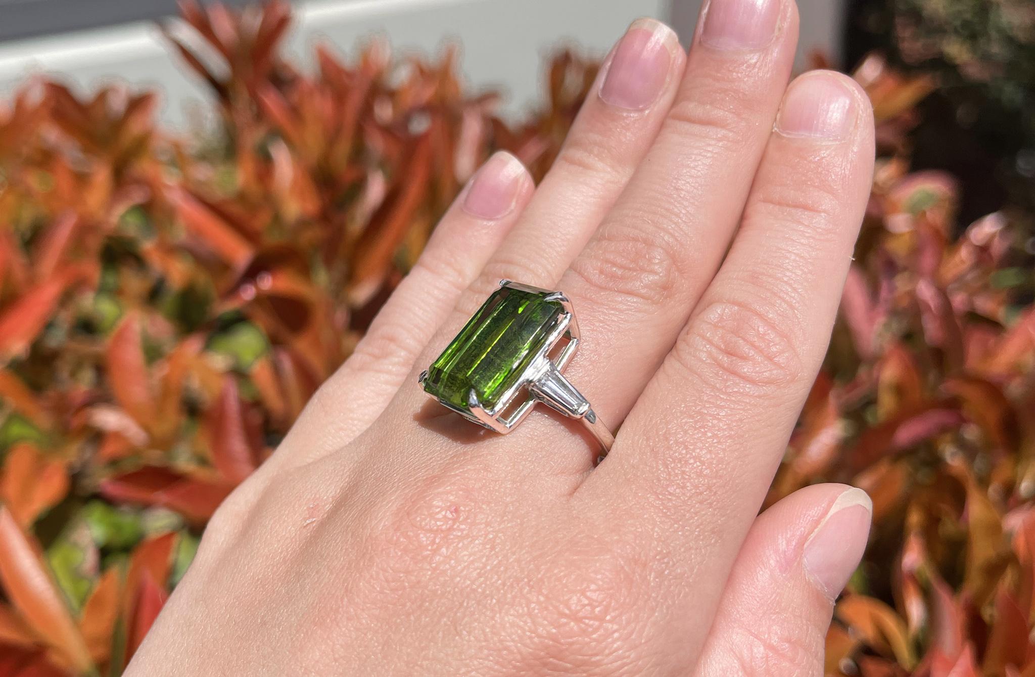 Peridot Ring 22 Carats with Two Tapered Baguette Diamonds Platinum For ...