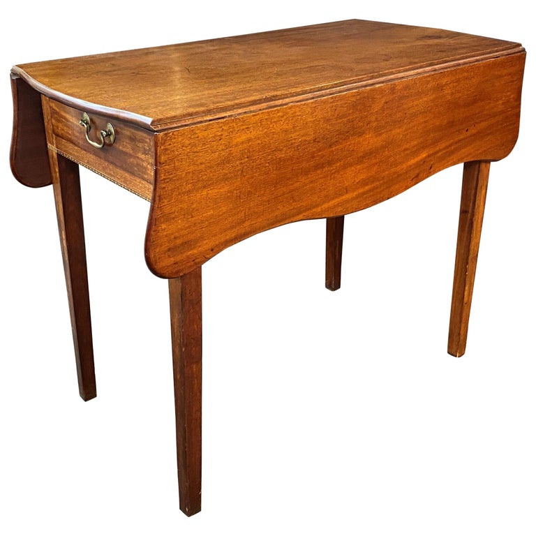 Period 18th Century Drop-Leaf Pembroke Table with Delicate Line Inlay ...