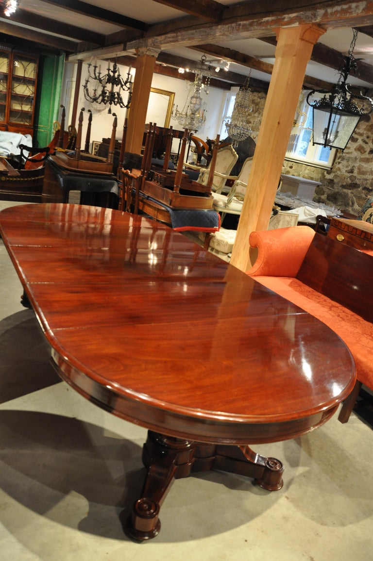 Period American Federal Neoclassical Round Expanding Dining Table For ...