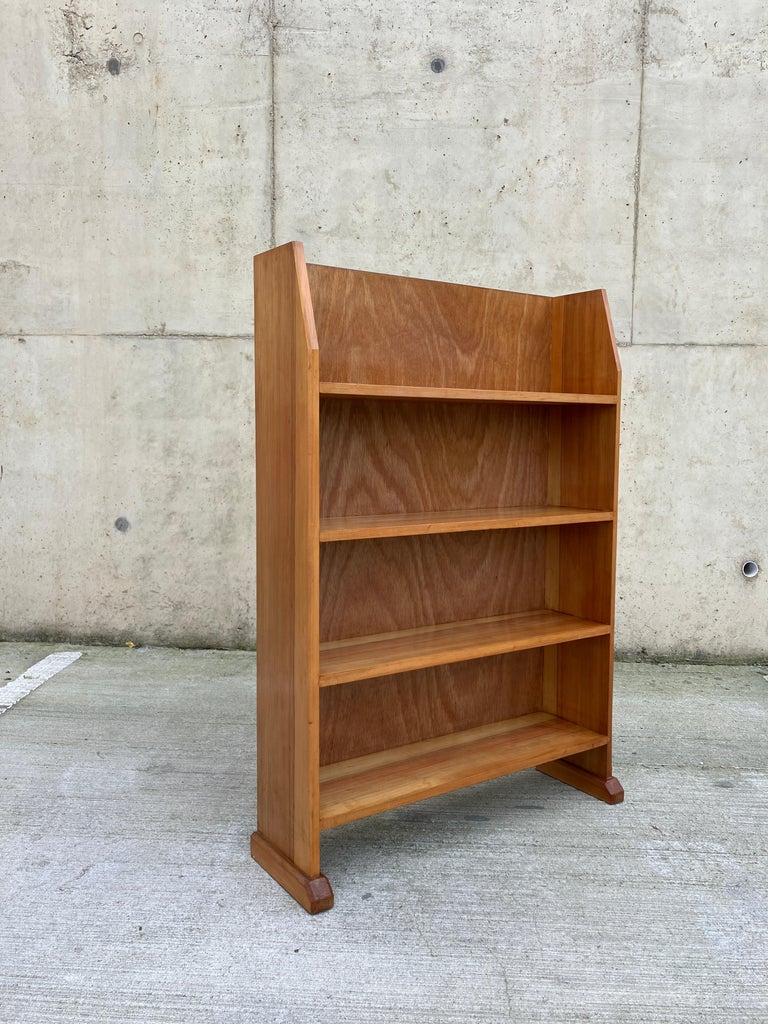Petite Arts and Crafts Bookcase For Sale at 1stDibs