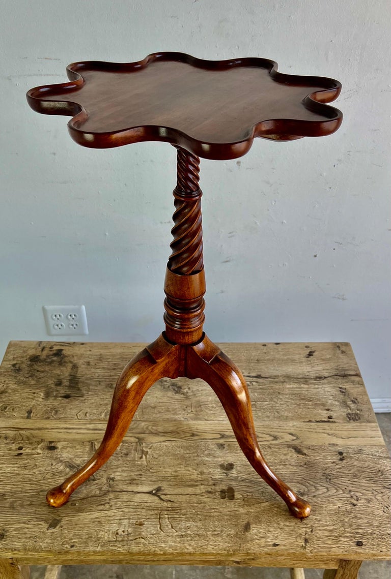 Petite Scalloped Mahogany Side Table For Sale at 1stDibs