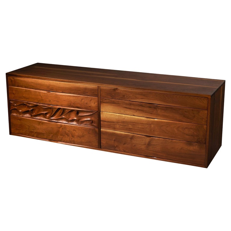 Phillip Lloyd Powell Buffet mural en noyer En vente sur 1stDibs