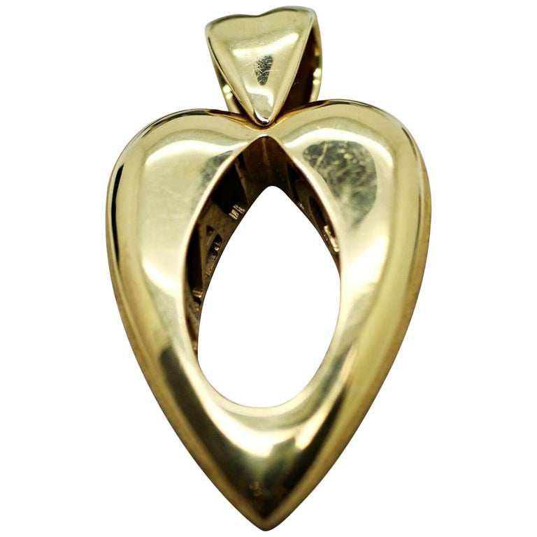 Piaget 18 Karat Yellow Gold Heart Pendant For Sale at 1stDibs