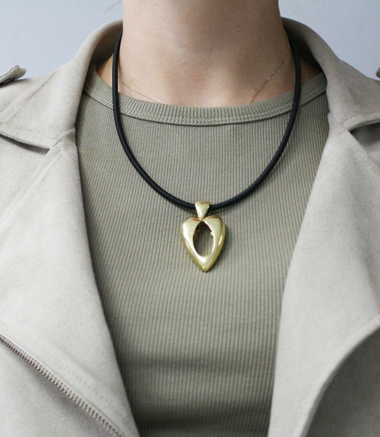 Piaget 18 Karat Yellow Gold Heart Pendant For Sale at 1stDibs