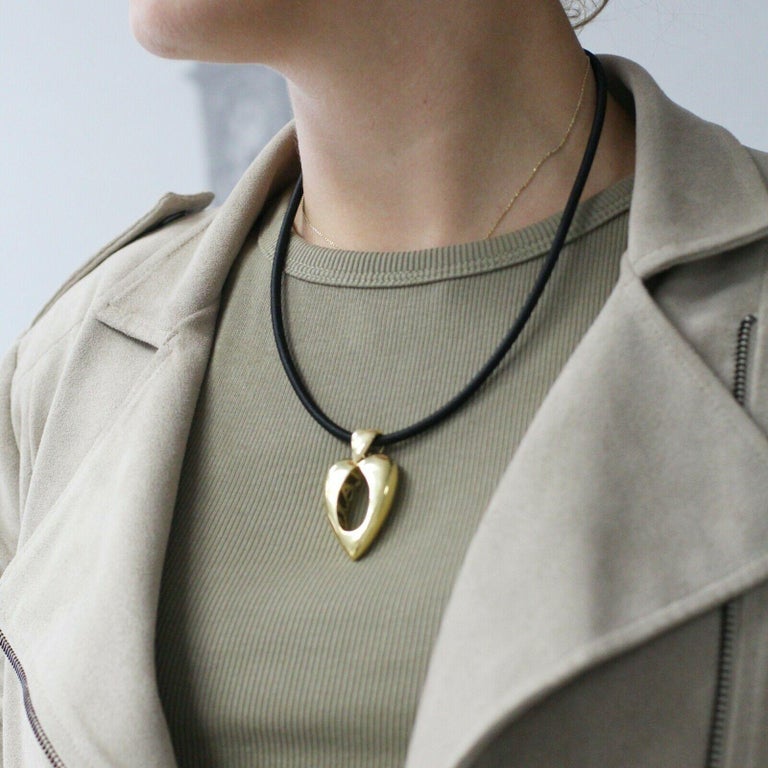Piaget 18 Karat Yellow Gold Heart Pendant For Sale at 1stDibs