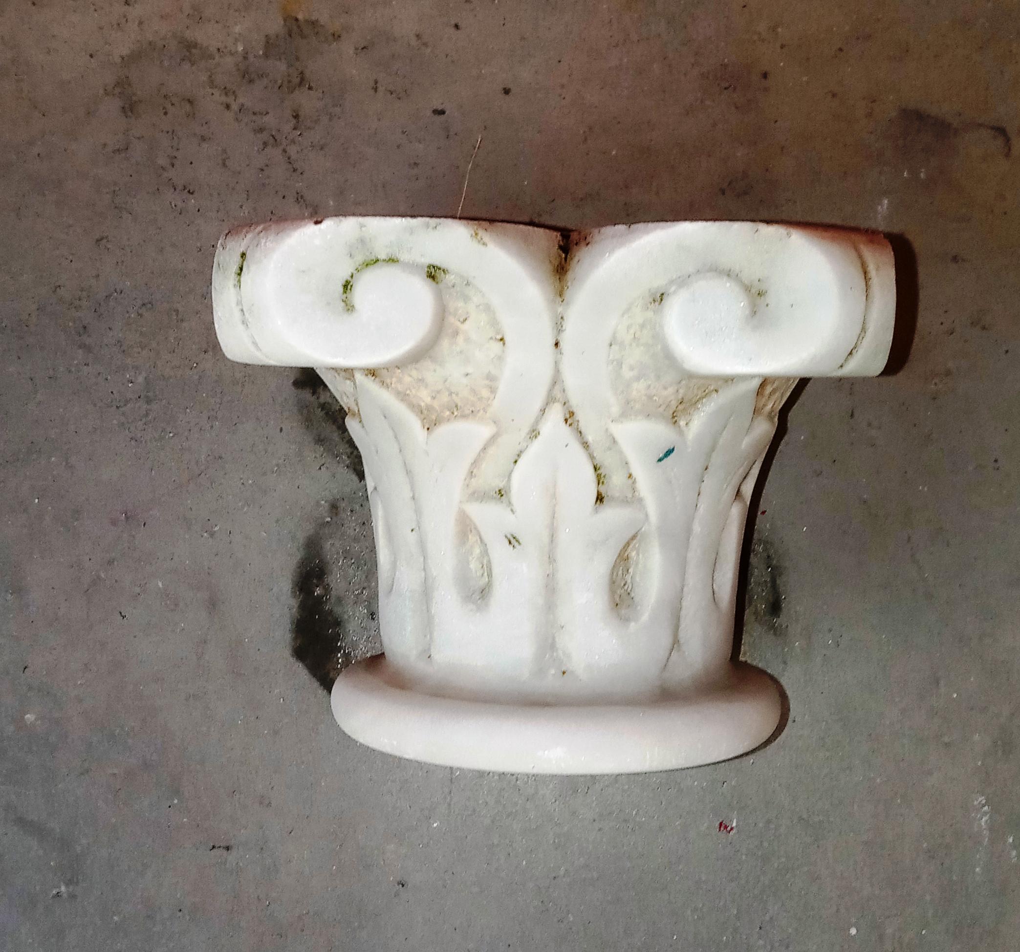 Piccolo Capitello in Marmo Carrara, Vintage For Sale at 1stDibs