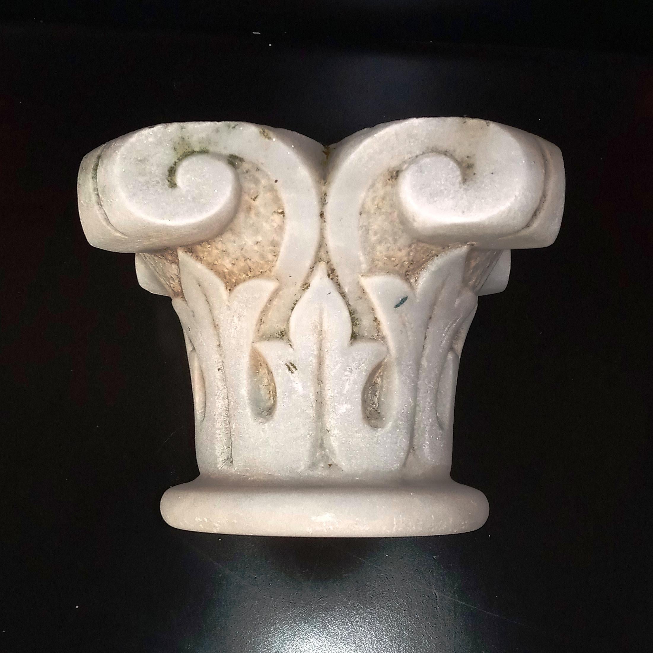 Piccolo Capitello in Marmo Carrara, Vintage For Sale at 1stDibs