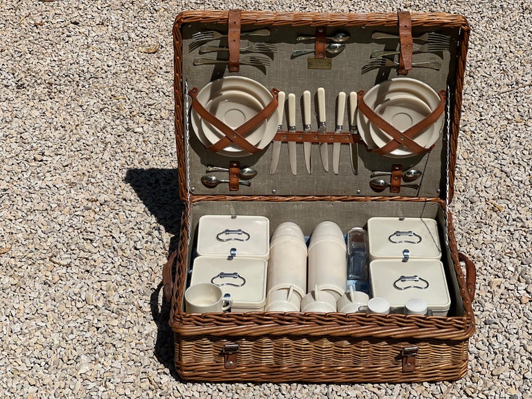 Picnic-Korb für 6 Personen aus Korakel von G. W. Scott und Sohn, um ...