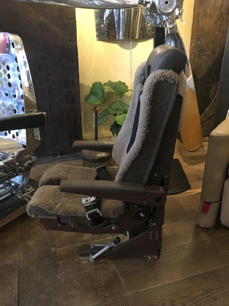 Pilot Seat from a Dassault Falcon 50 Aircraft For Sale at 1stDibs