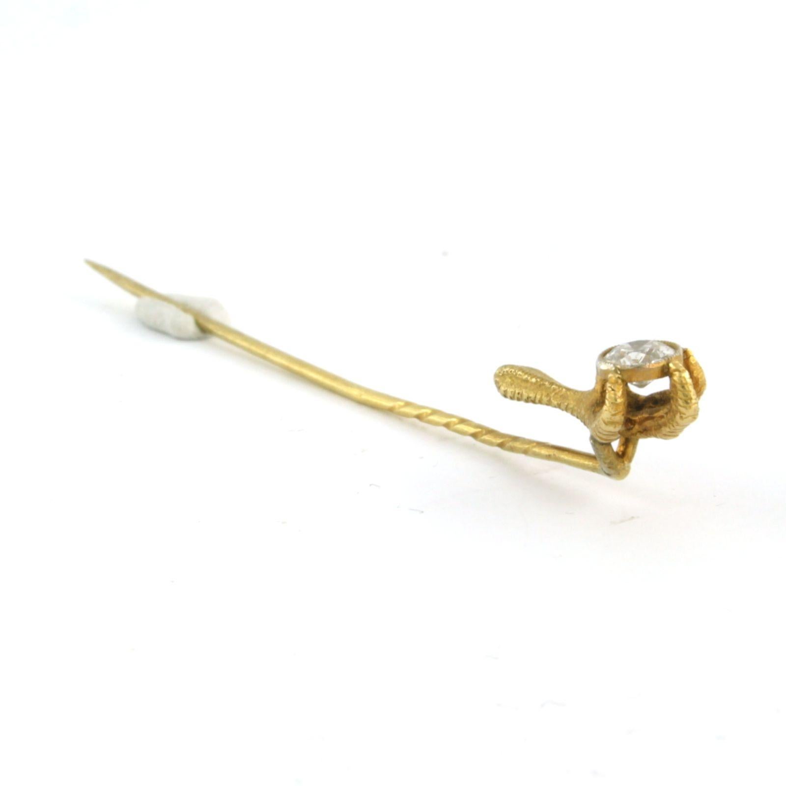 Pin of a Hawk's Claw with Diamond 18k yellow gold For Sale at 1stDibs