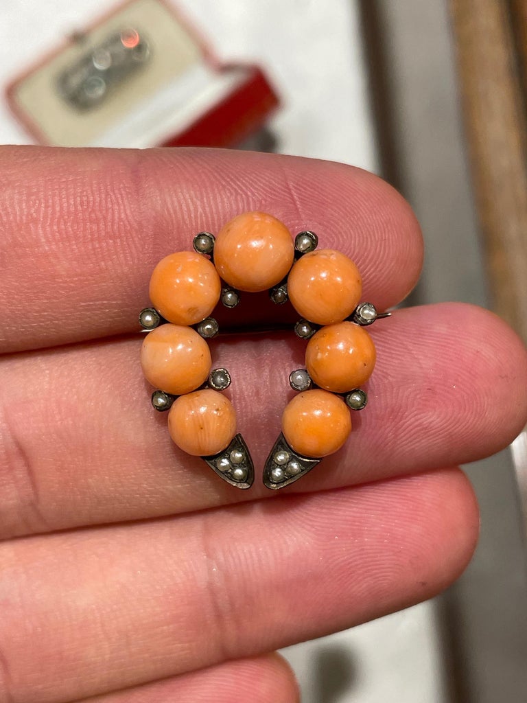 Pinchbeck Antique Victorian Coral and Gold Brooch For Sale at 1stDibs