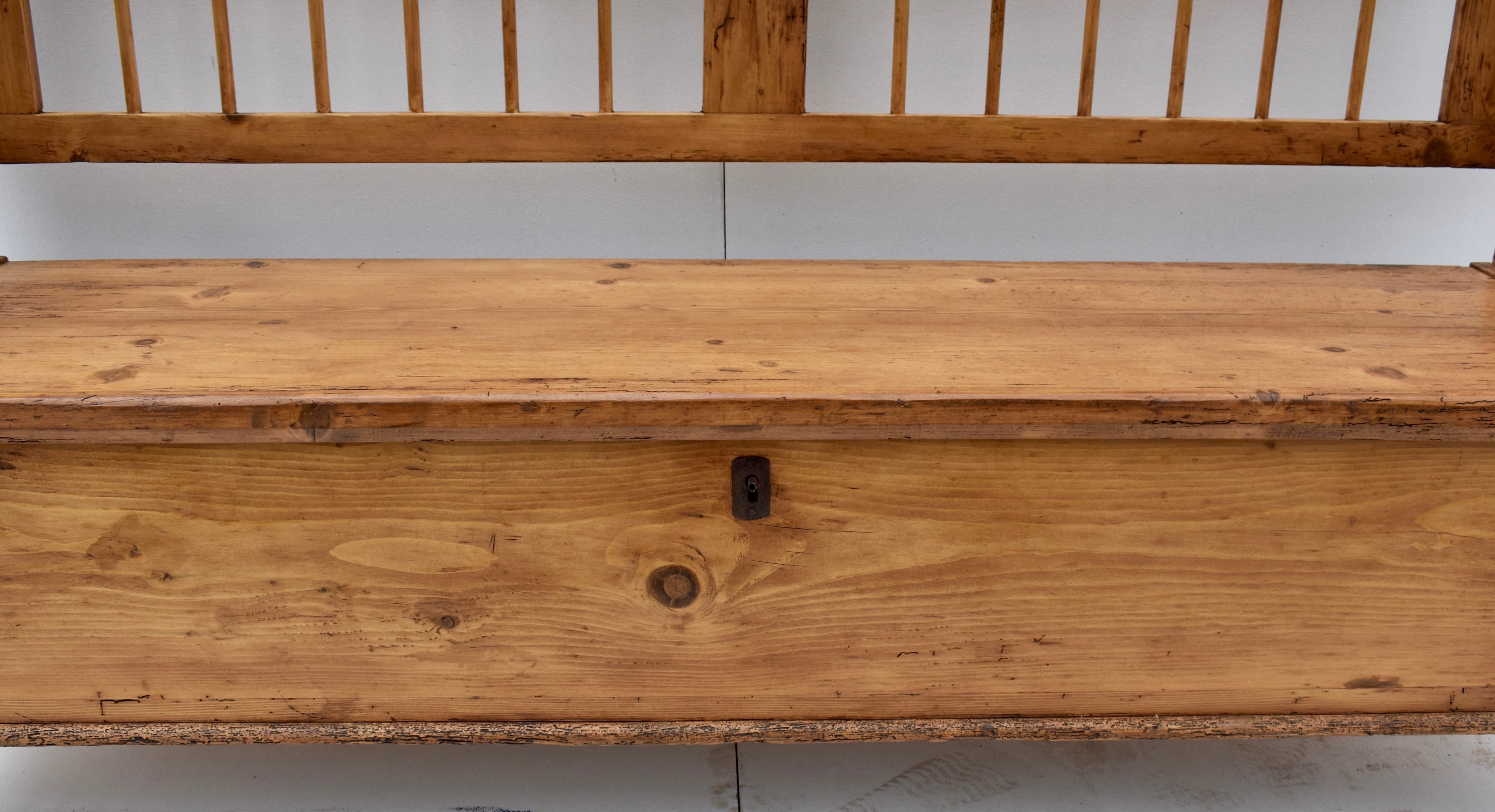 Pine Box Bench or Settle For Sale at 1stDibs