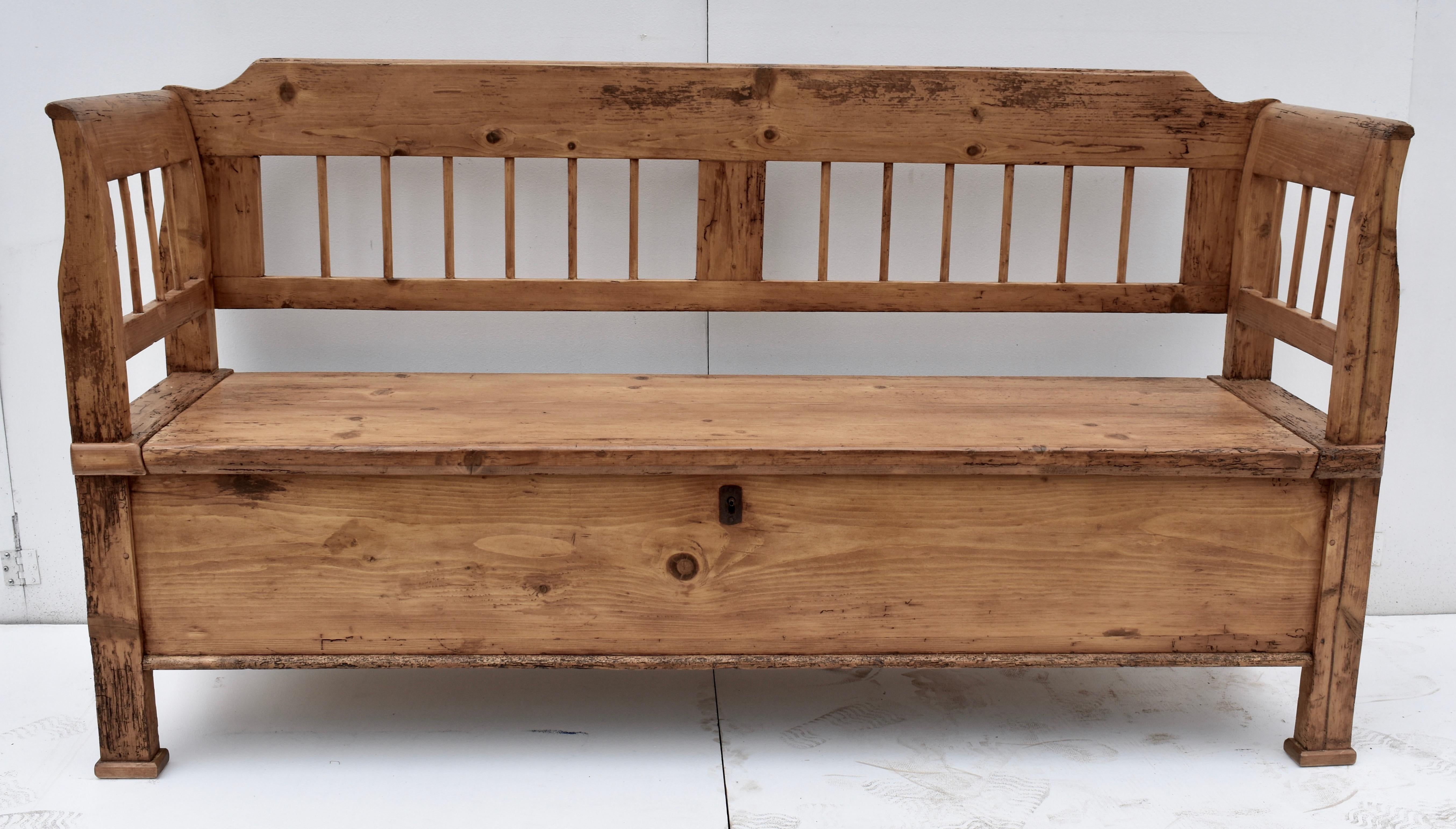 Pine Box Bench or Settle For Sale at 1stDibs