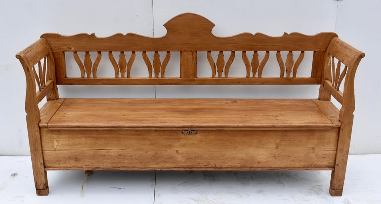 Pine Box Bench or Settle at 1stDibs