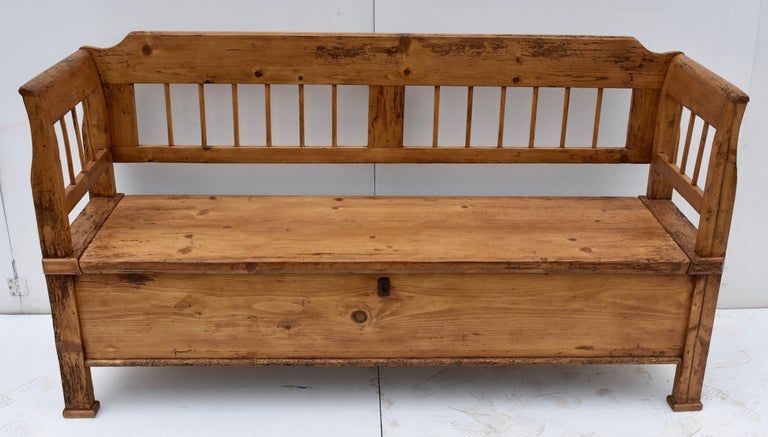 Pine Box Bench or Settle For Sale at 1stDibs