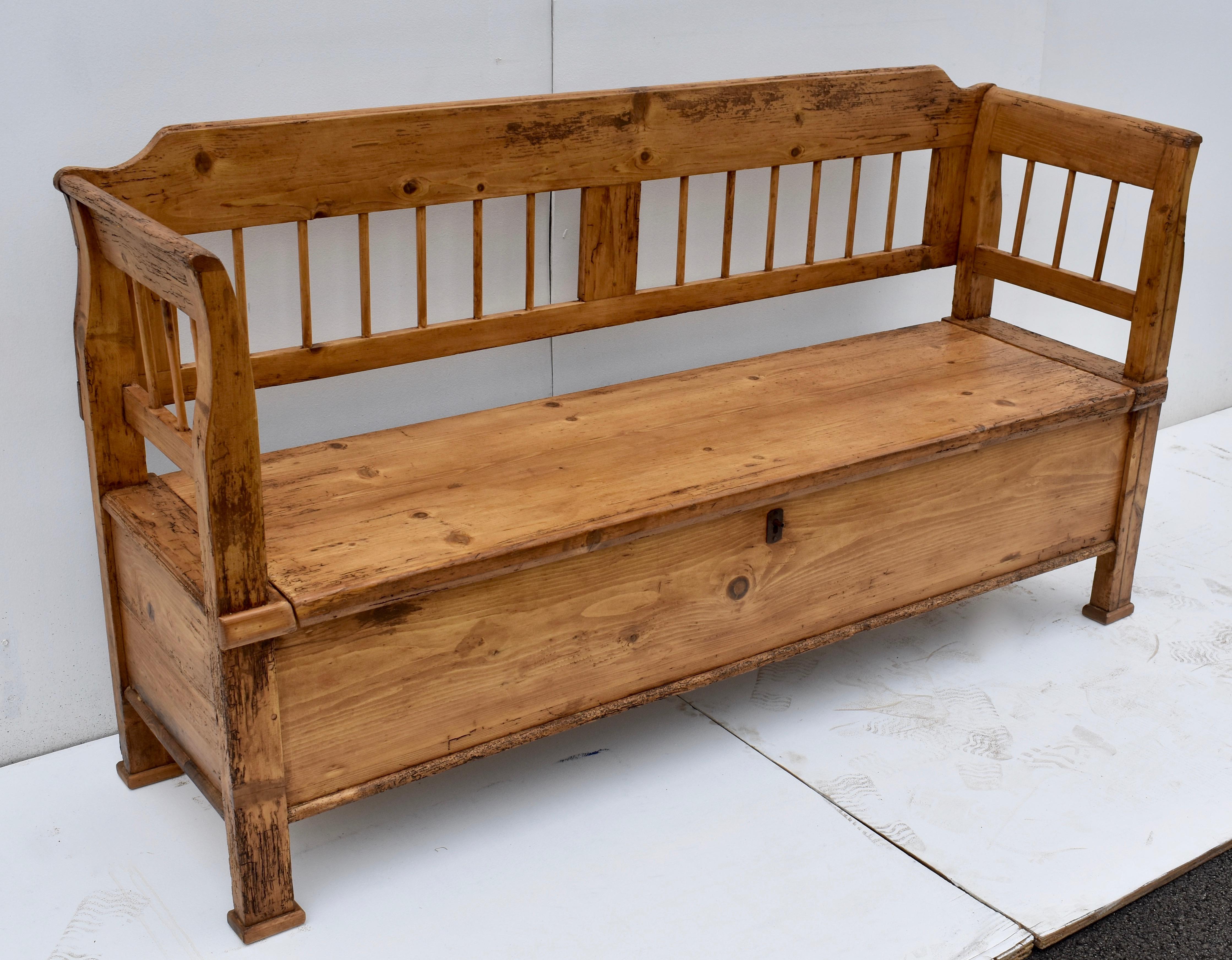Pine Box Bench or Settle For Sale at 1stDibs