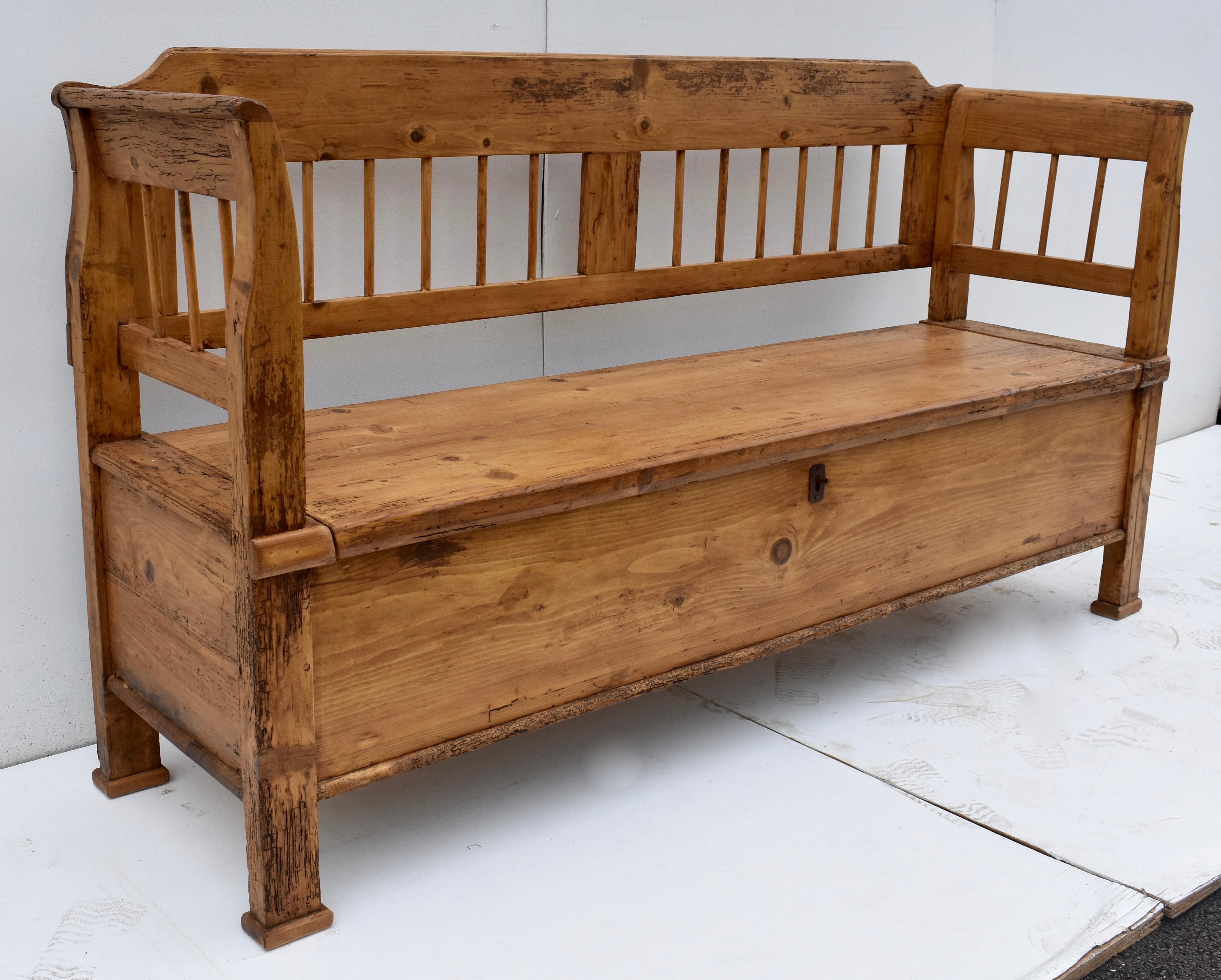 Pine Box Bench or Settle For Sale at 1stDibs