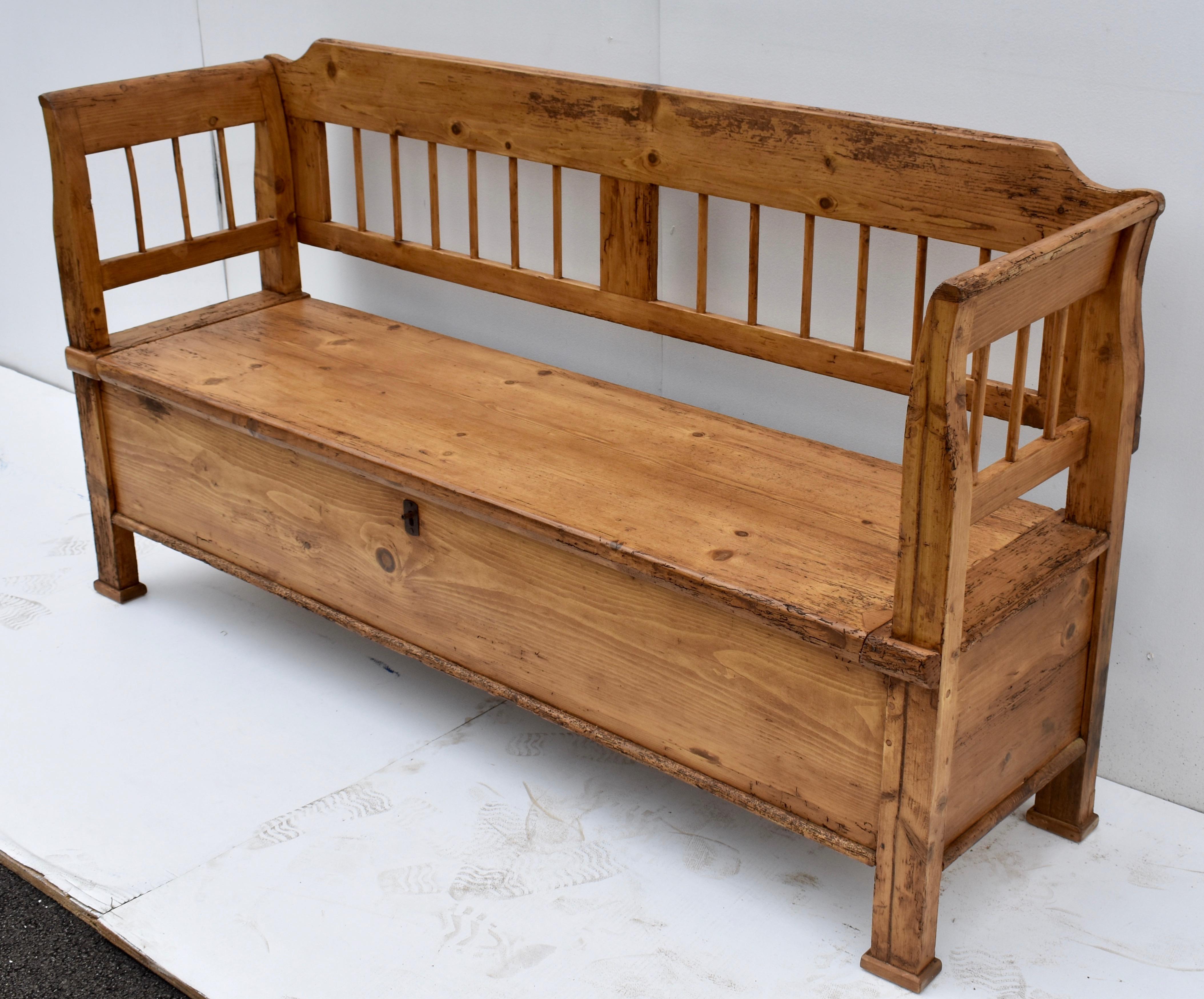 Pine Box Bench or Settle For Sale at 1stDibs