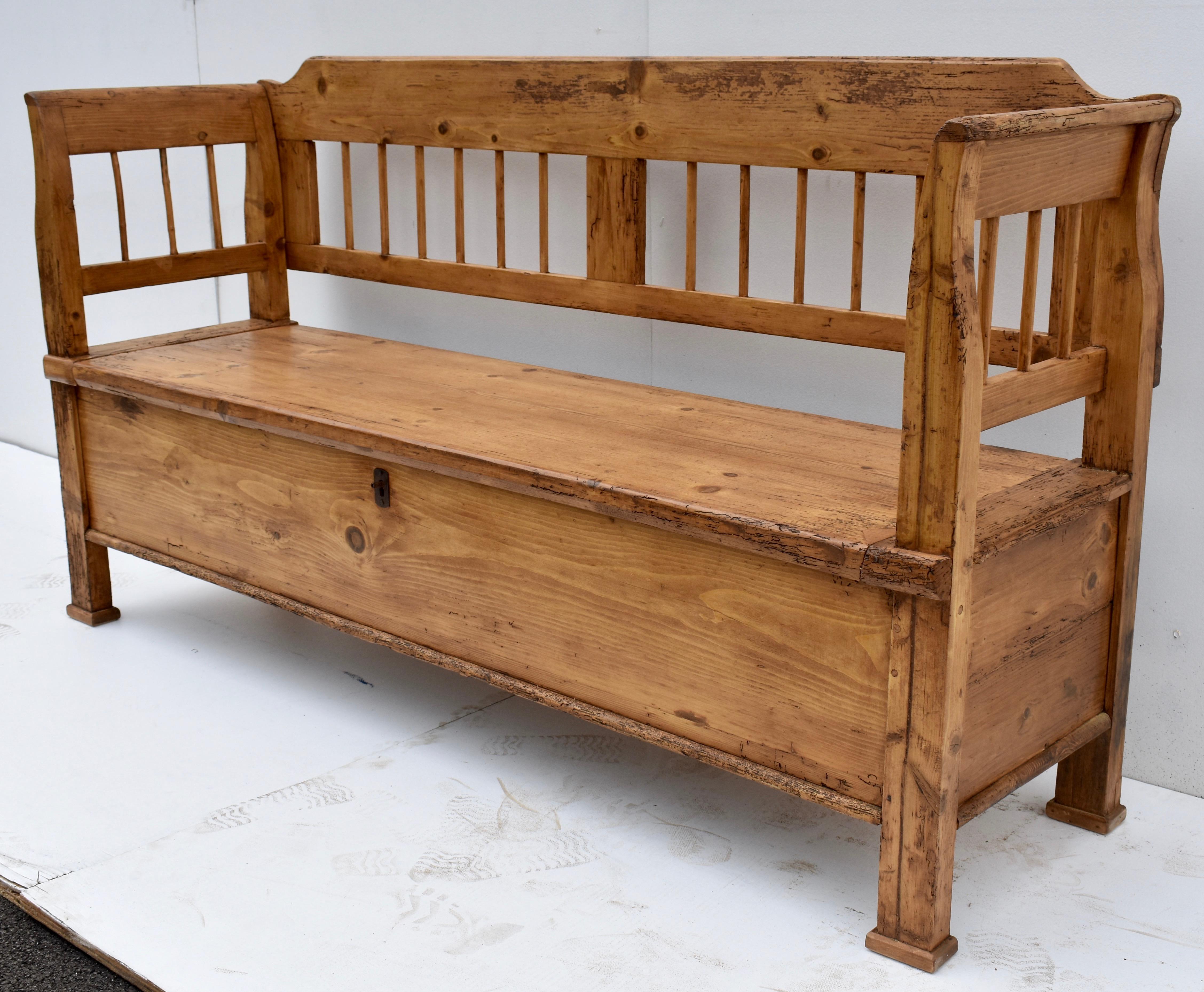 Pine Box Bench or Settle For Sale at 1stDibs