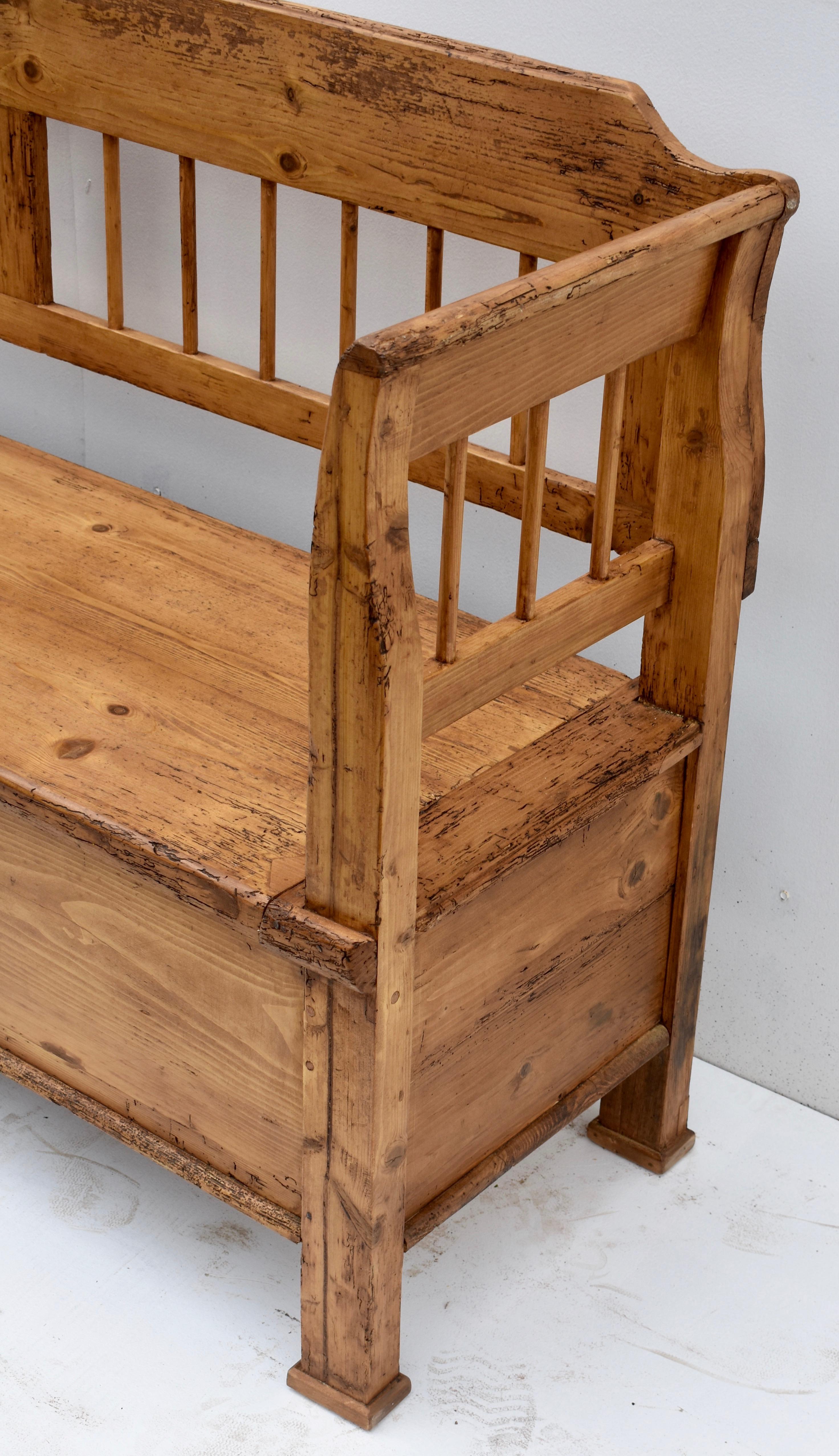 Pine Box Bench or Settle For Sale at 1stDibs