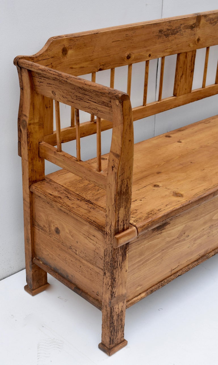 Pine Box Bench or Settle For Sale at 1stDibs