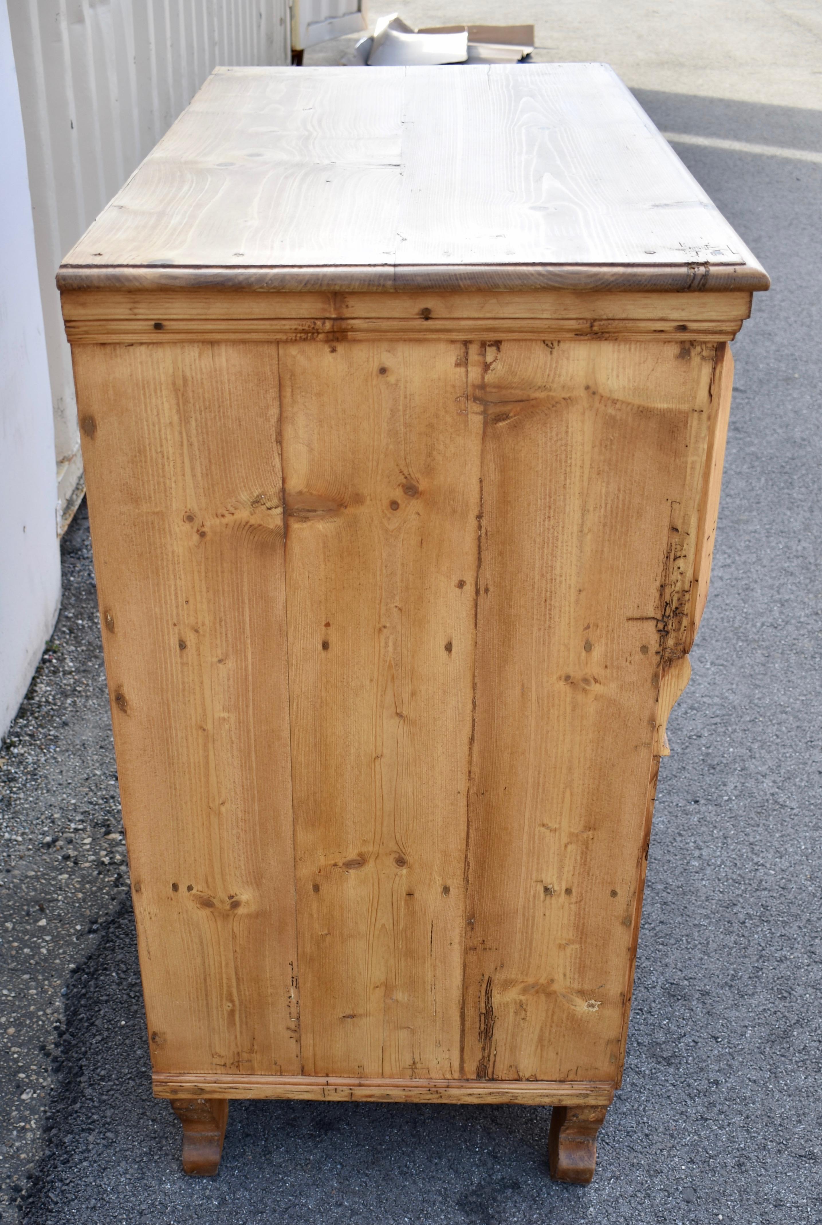 Pine Chest of Three Drawers For Sale at 1stDibs
