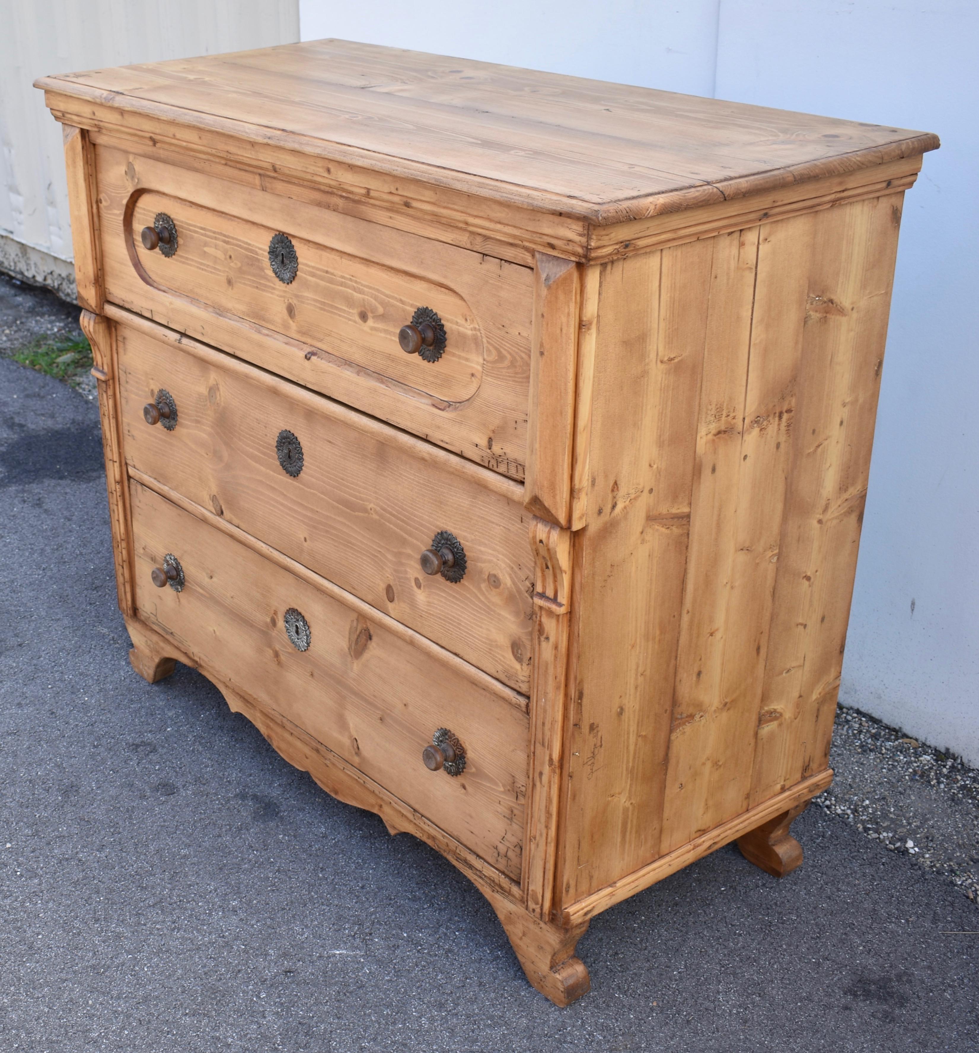 Pine Chest of Three Drawers For Sale at 1stDibs