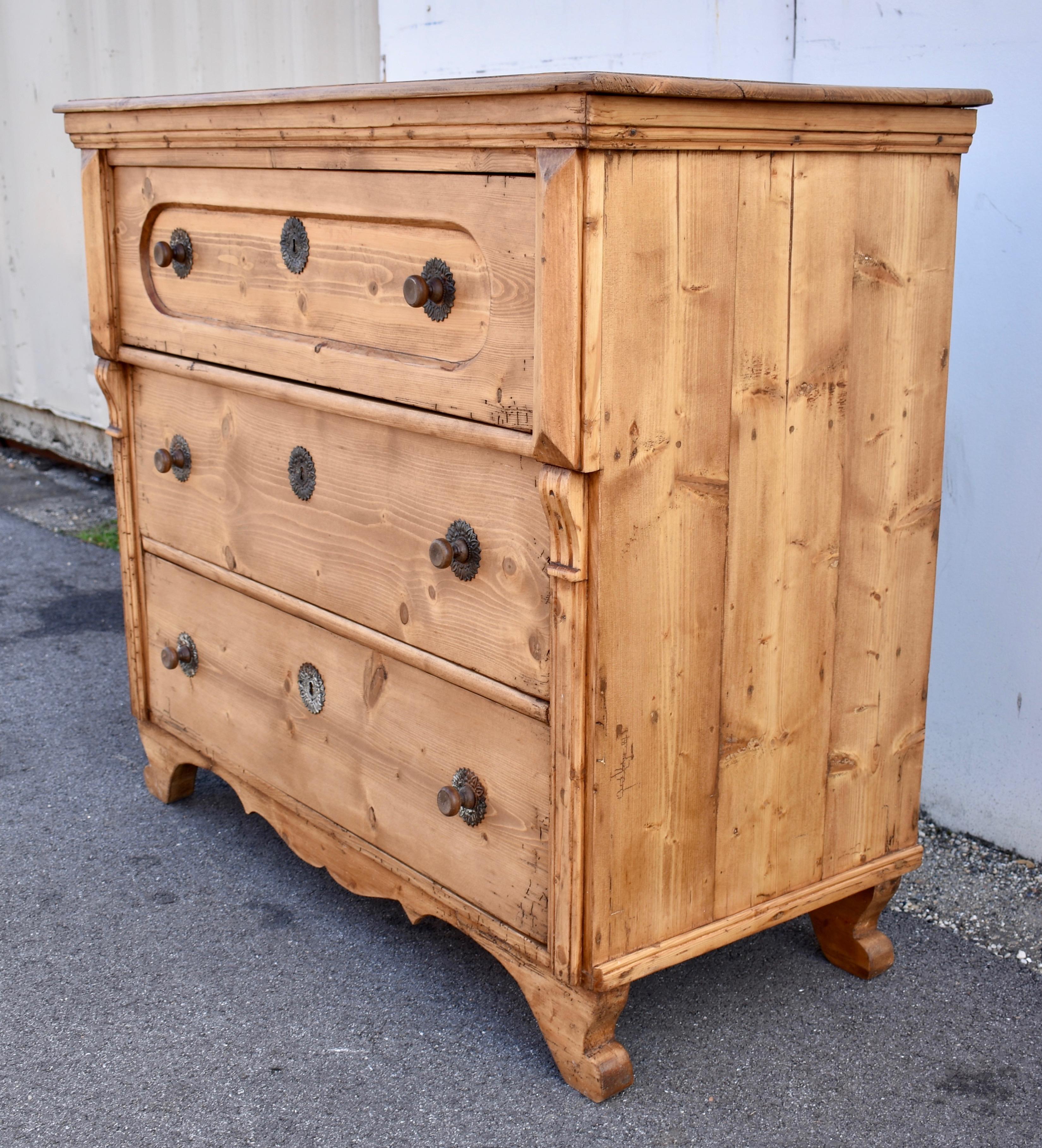 Pine Chest of Three Drawers For Sale at 1stDibs