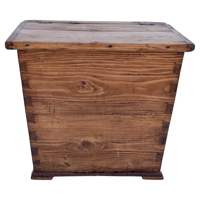 Pine Dovetailed "Wedgie" Box at 1stDibs