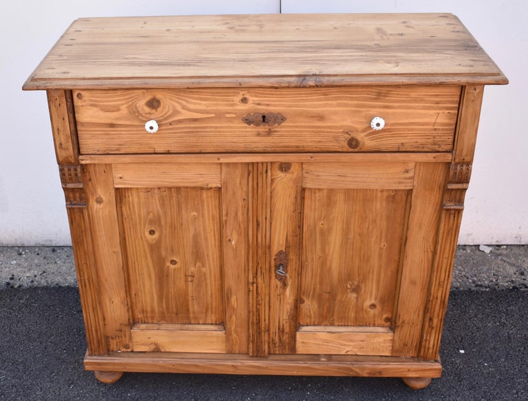 Pine Dresser Base with Two Doors and One Drawer For Sale at 1stDibs