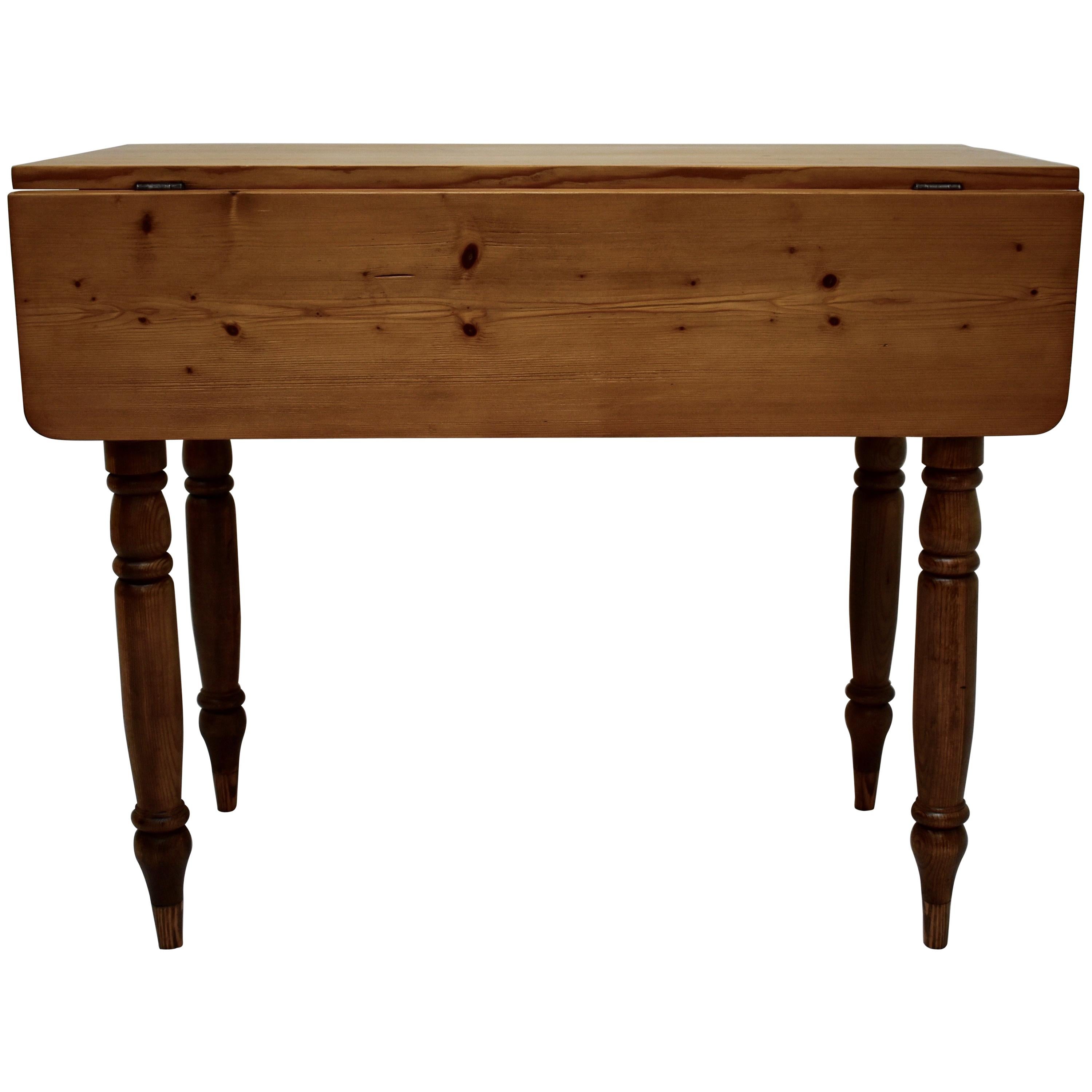 Pine Turned Leg Drop-Leaf Table at 1stDibs