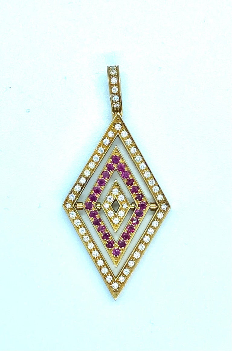 Pivoting gold rhombus pendant For Sale at 1stDibs