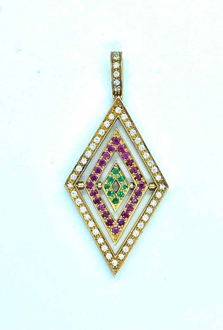 Pivoting gold rhombus pendant For Sale at 1stDibs