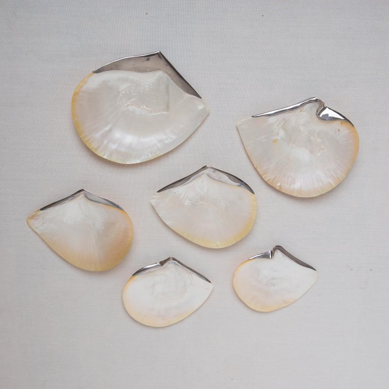Platten aus poliertem Perlmutt und Silber im Angebot bei 1stDibs
