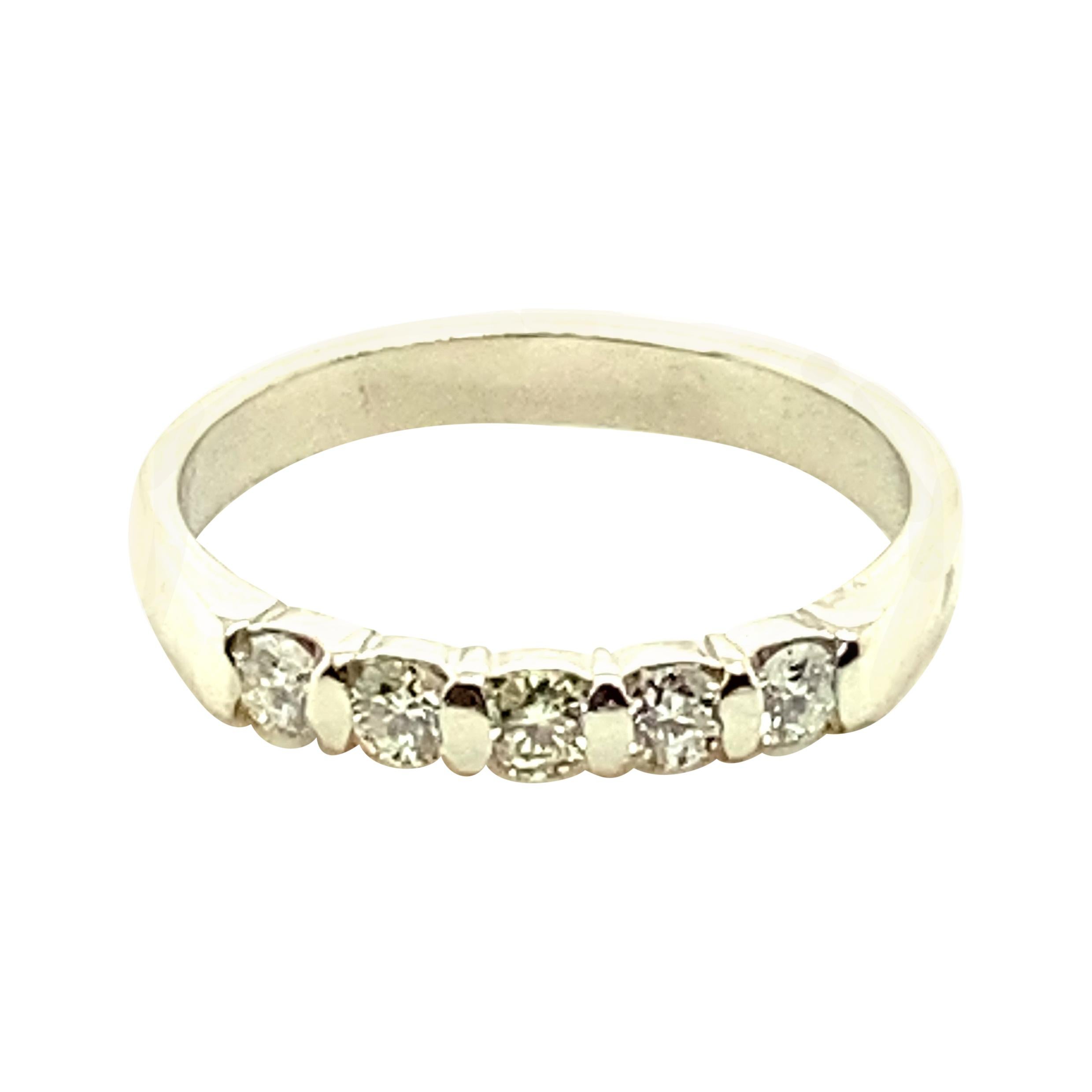 Platinum and Diamond 5 Stone Bar Set Band For Sale at 1stDibs