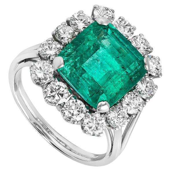 Elegant Intense Green Columbian Emerald and Diamond Platinum Ring For ...