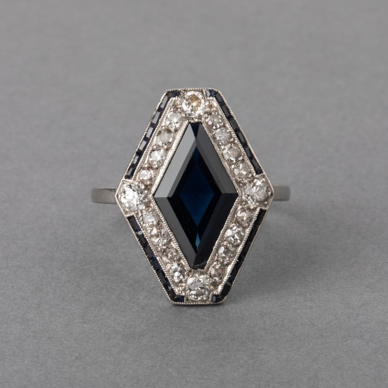 Platinum Diamonds and Sapphire French Art Deco Ring For Sale at 1stDibs