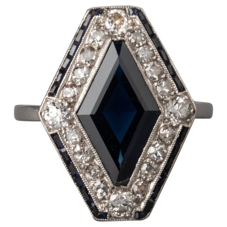 Platinum Diamonds and Sapphire French Art Deco Ring For Sale at 1stDibs