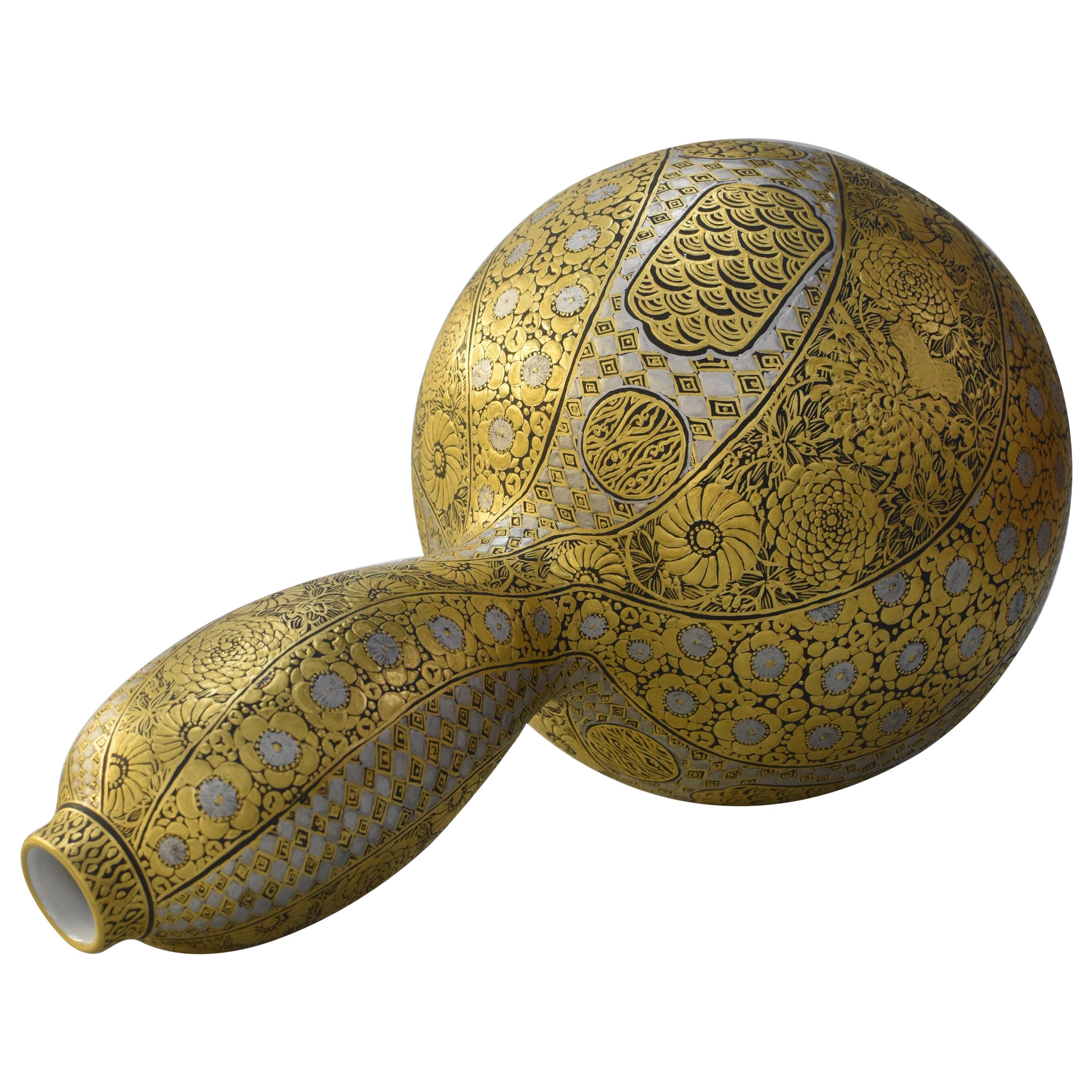 Platinum Gilt Porcelain Vase by Japanese Master Artist For Sale at 1stDibs