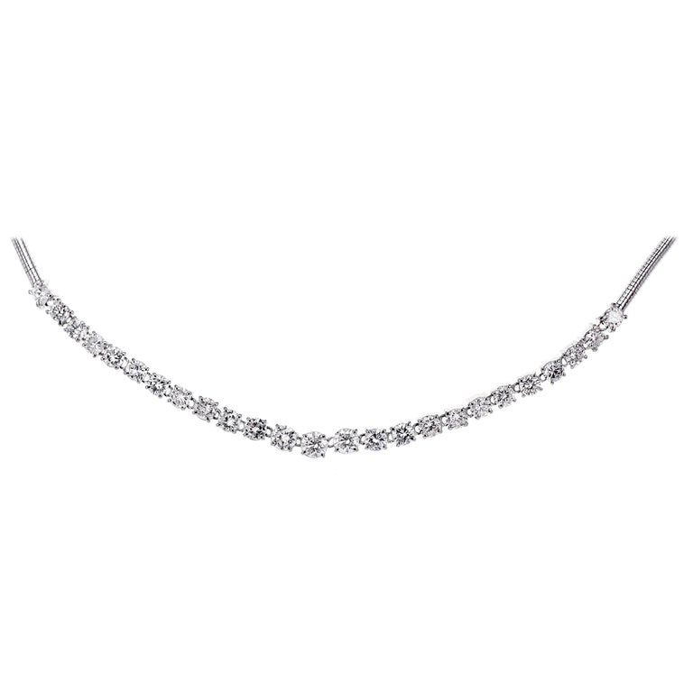 Collier classique de tennis en platine serti d'un diamant blanc naturel ...