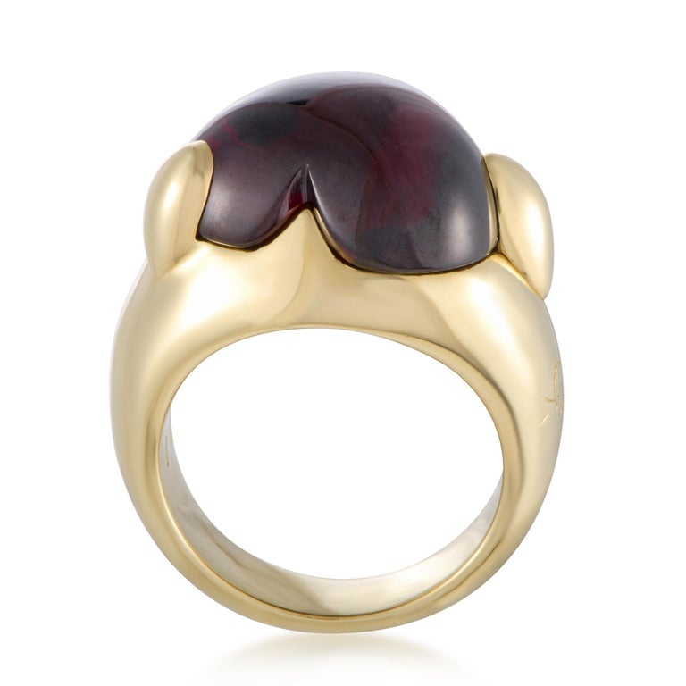 Pomellato Capri 18 Karat Yellow Gold Garnet Cabochon Heart Ring For ...