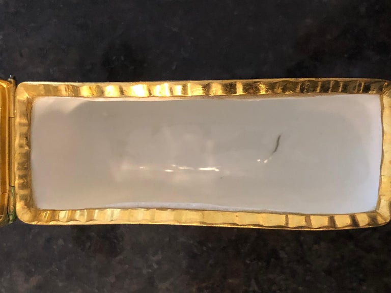 Porcelain Snuff Box, Samson, Paris, circa 1950 For Sale at 1stDibs