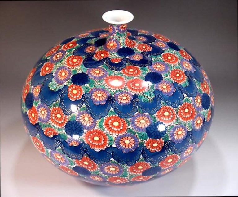 Porcelain Vase by Japanese Master Artist For Sale at 1stDibs