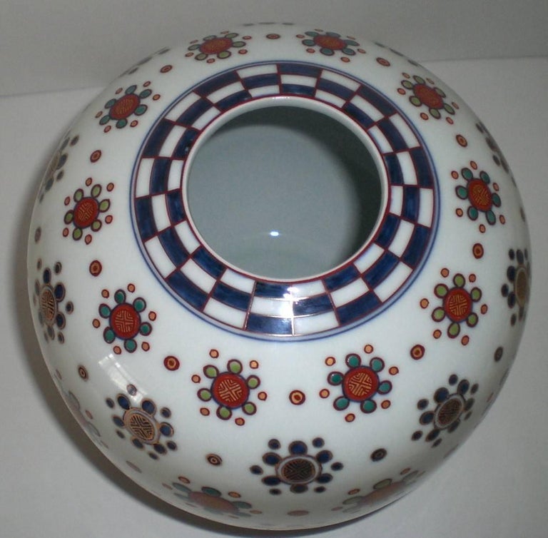 Porcelain Vase by Japanese Master Artist For Sale at 1stDibs